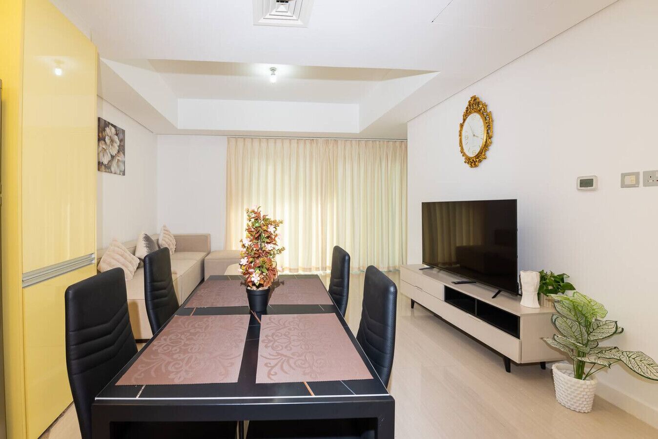 Chic City Escape With Balcony & Pool Access - Abu Dhabi