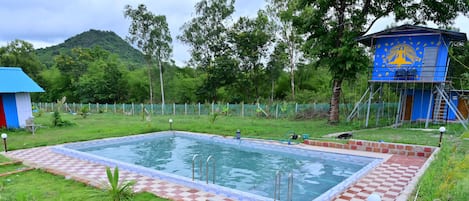 2 piscinas externas