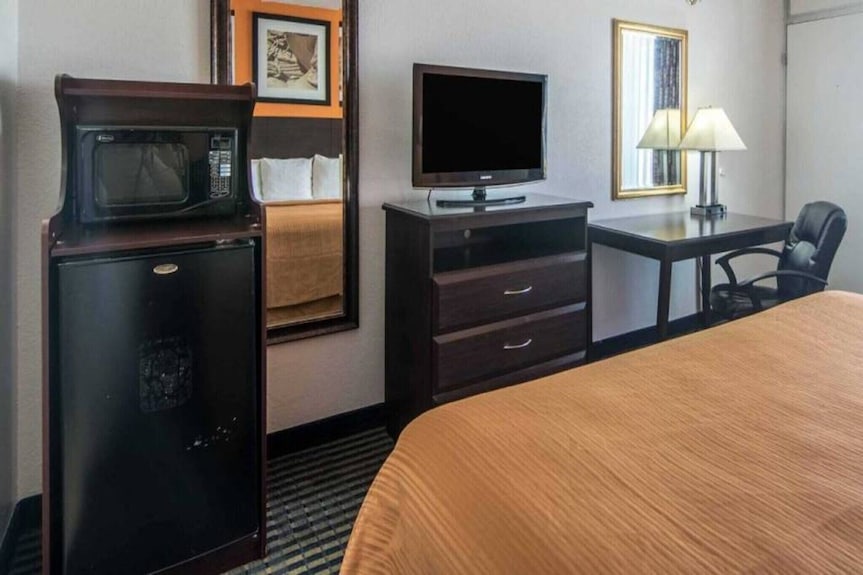 1 King Bed|smoking,micfridge - Kansas (State)