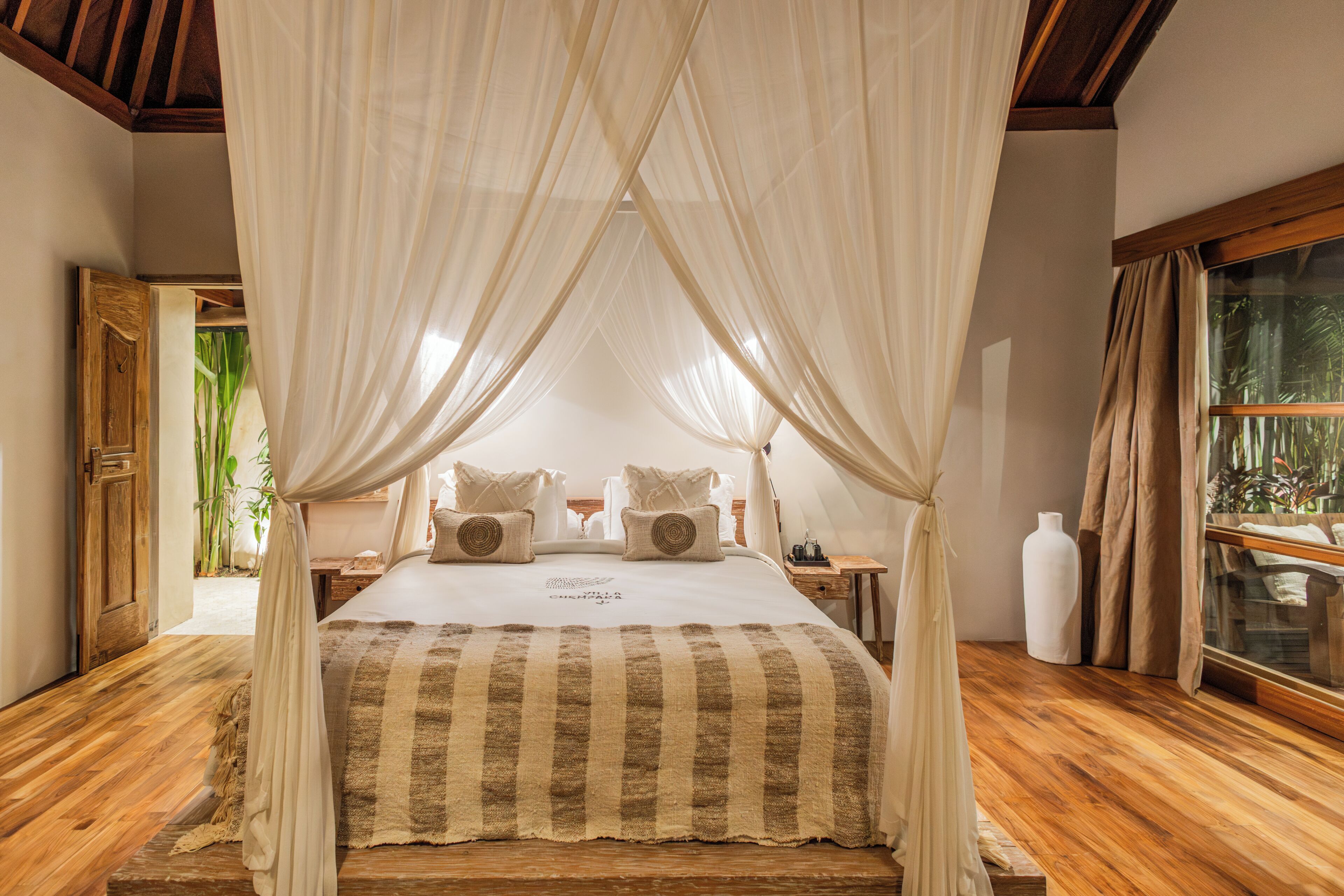 Villa Deluxe, 2 quartos, piscina privativa, vista para a piscina | Cofre no quarto, secretária, Wi-fi grátis, roupa de cama fornecida 
