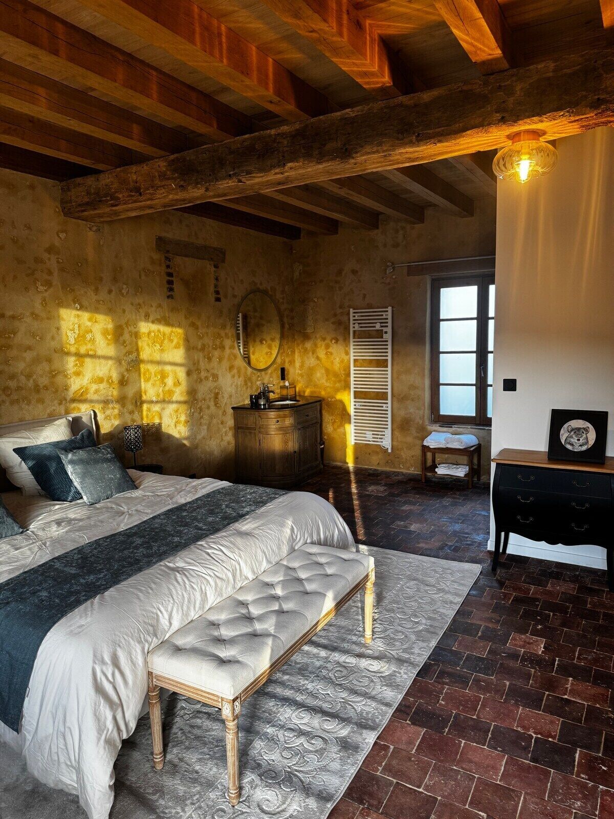 Quarto Duplo Superior, casa de banho anexa, vista para a piscina (2) | Roupa de alta qualidade, Wi-fi grátis, roupa de cama fornecida 
