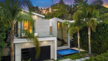 Villa (5 Bedrooms) | Exterior