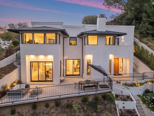 Belden Modern Villa - Huntington Park, CA