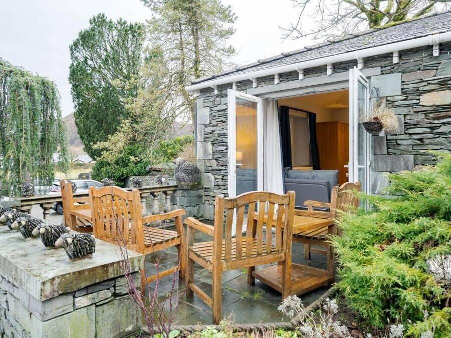 Quarto Familiar, pátio, vista para o jardim | Refeições ao ar livre