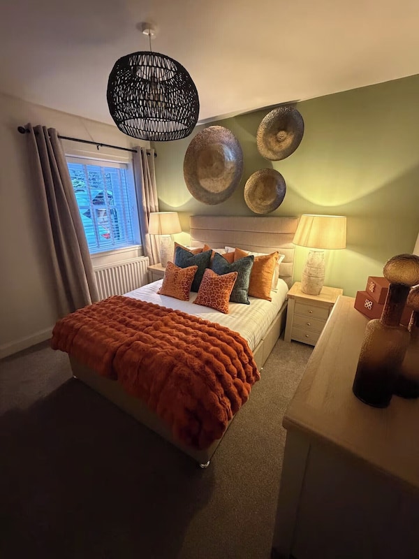 2 Bed Cottage - Sleeps 4 - Parking - Wifi - Melrose