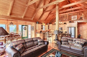 Casa, várias camas (Pinnacle View Lodge) | Sala de estar