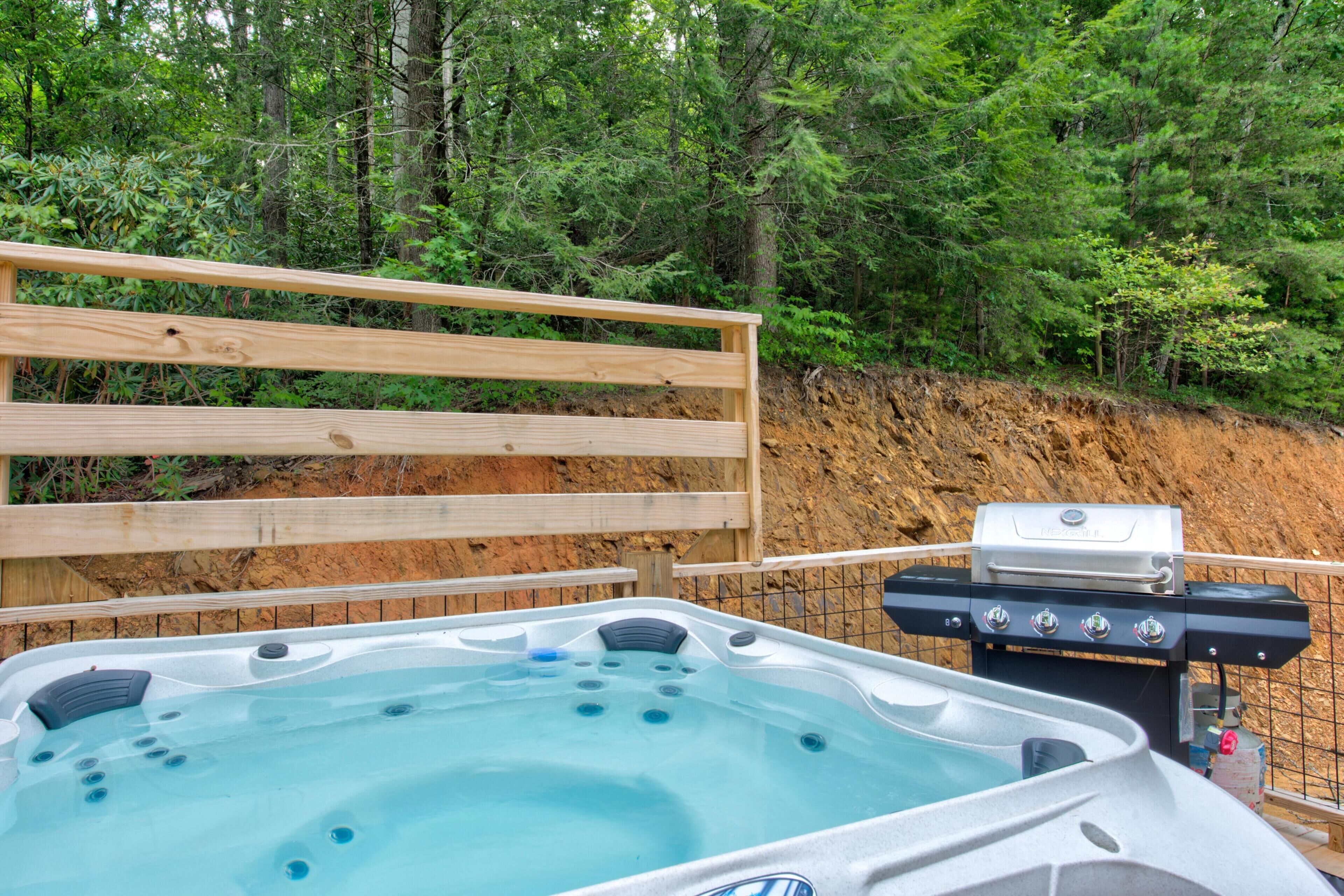 Casa, várias camas (Cardinal Pool Cabin) | Hidromassagem externa