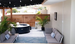 Ocean View! Jacuzzi! Outdoor Living! Centrally Located! - Aktuelle ...