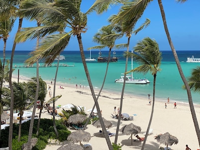 TROPICAL ESCAPE - SUITES and STUDIOS