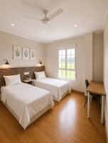 Quarto duplo | Escrivaninha, Wi-Fi de cortesia, roupa de cama
