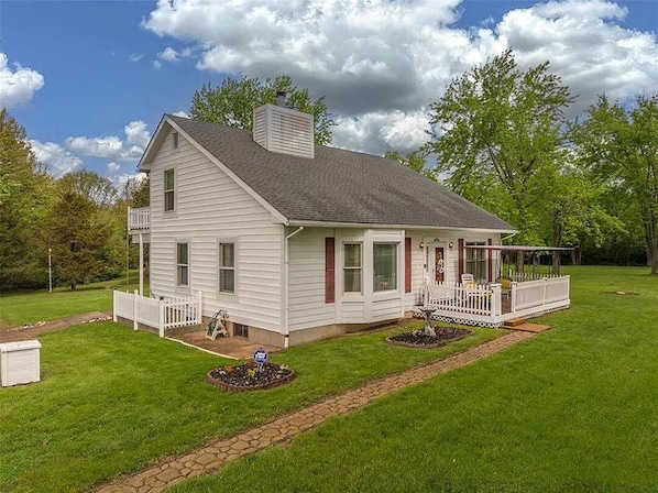 Twin Ponds Inn 11 Private Acres Near I-70 Reviews, Deals & Photos 2026 ...