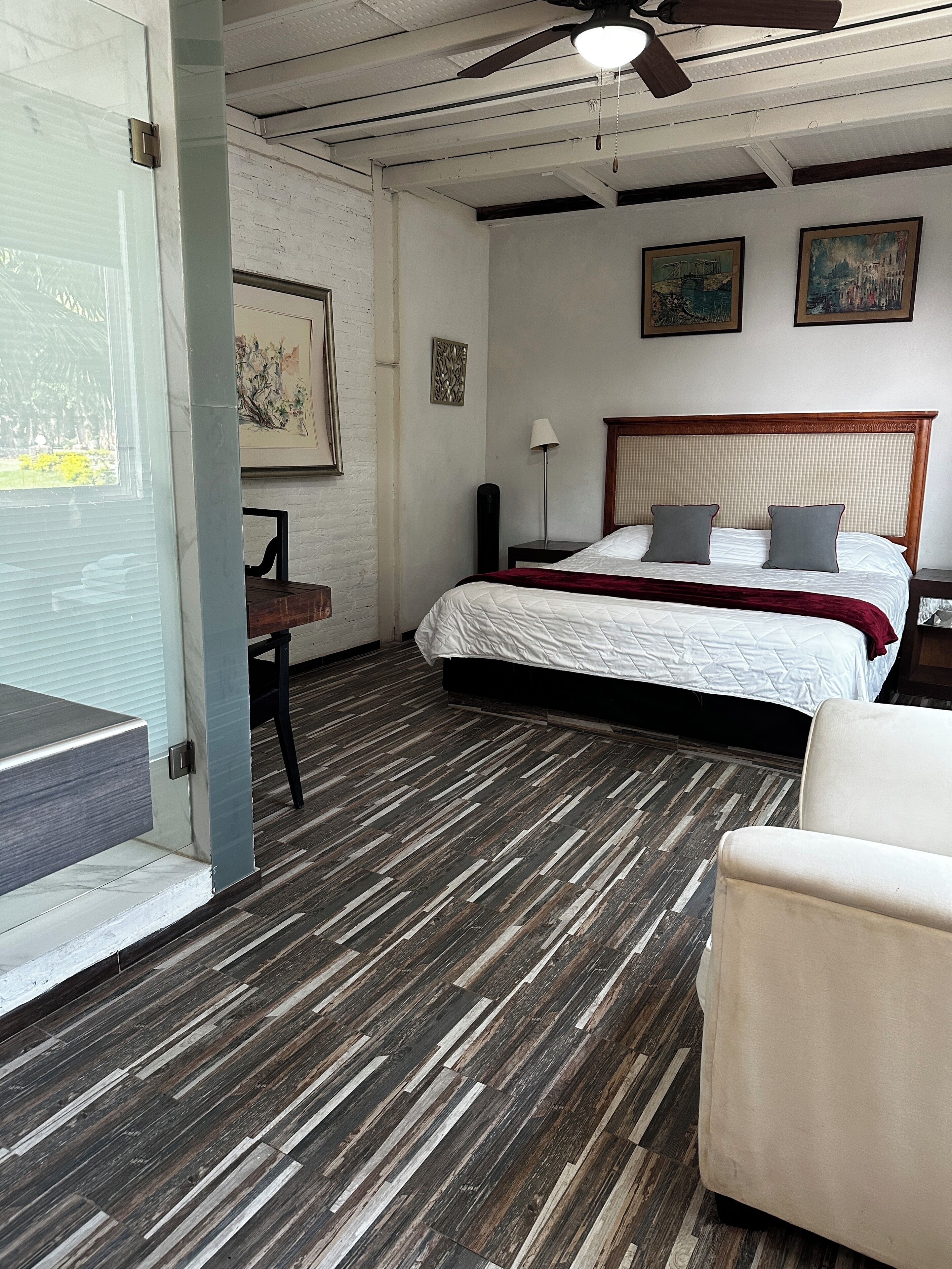 Quarto Clássico, casa de banho privativa, vista para o jardim | Secretária, Wi-fi grátis 
