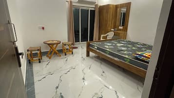 Suite, vista para o jardim | Cortinas/cortinados opacos, quartos insonorizados, Wi-fi grátis