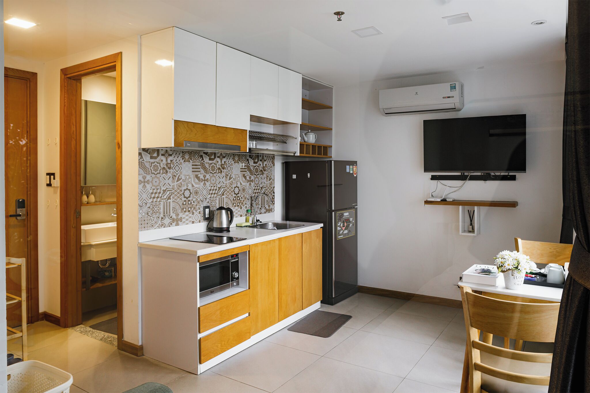Apartamento Standard, 1 quarto, Vista para a cidade | Cozinha privada | Um frigorífico, um micro-ondas, uma placa de cozinha 