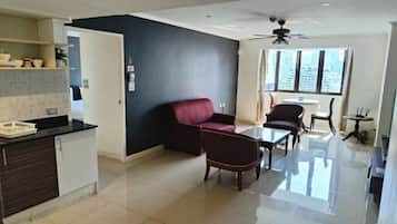 Quarto Deluxe | Sala de estar | Televisor LED