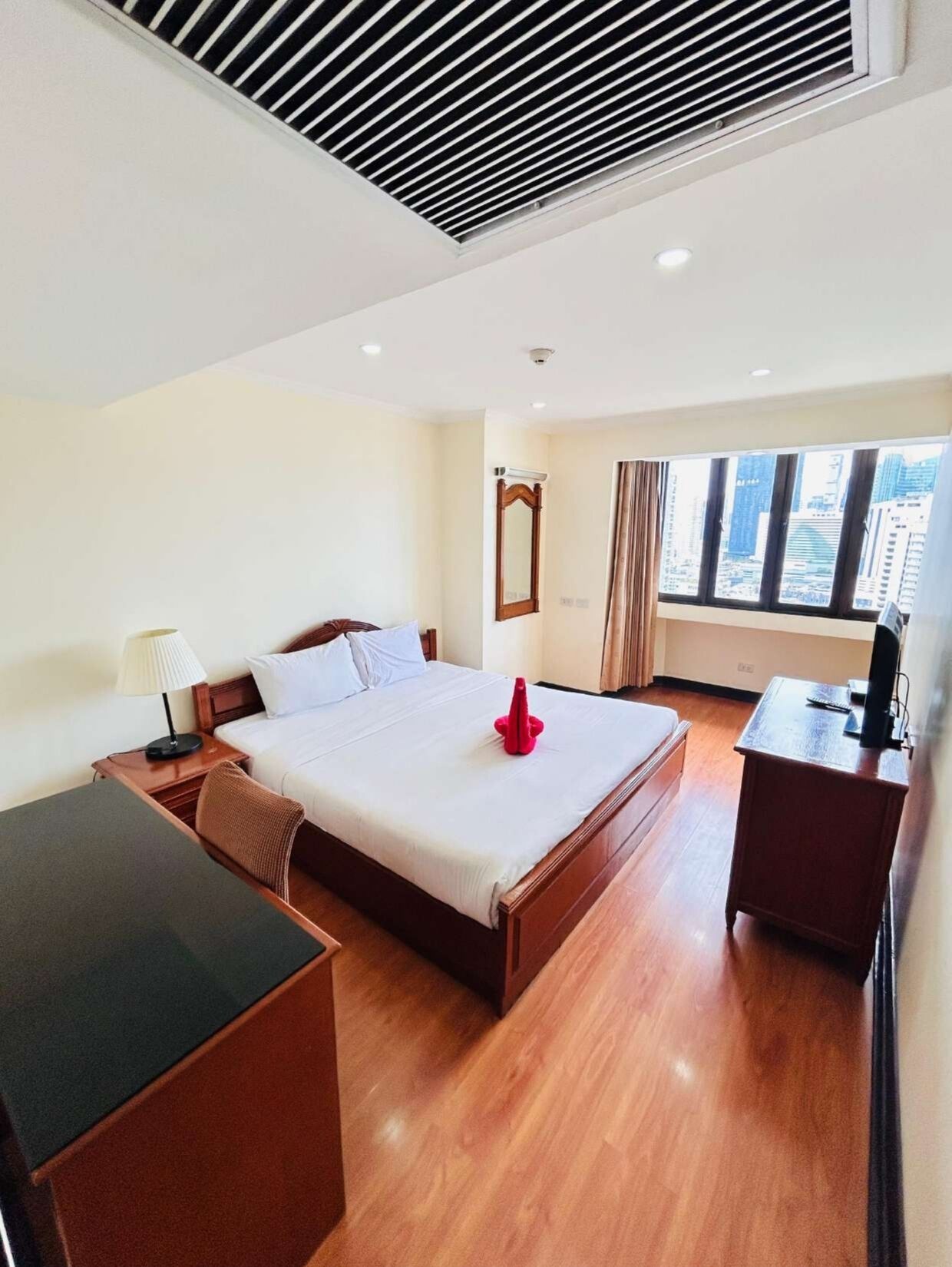 Apartamento premium | Cofres nos quartos, espaço de trabalho para notebook