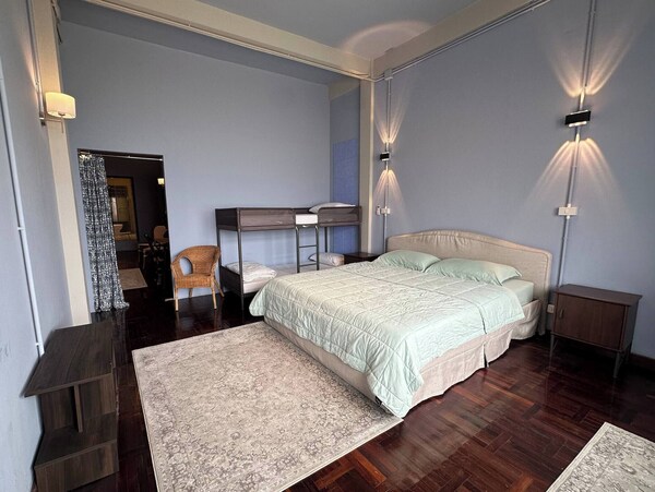 Family Room Near Chinatown - Bangkok Yai