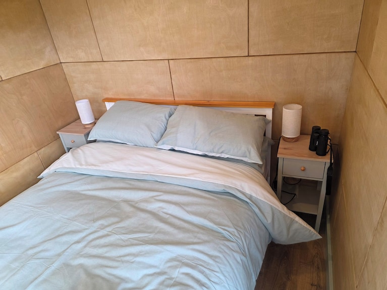 Cosy Welsh Glamping Escape At Bumblebee Lodge - South Wales
