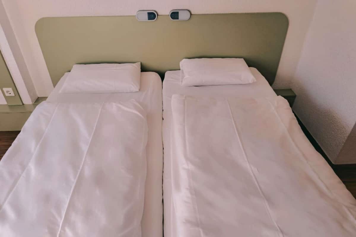 Quarto, 2 camas individuais