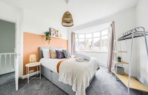 Coventry Sleeps 8 Garden and Large Driveway Reviews, Deals & Photos ...