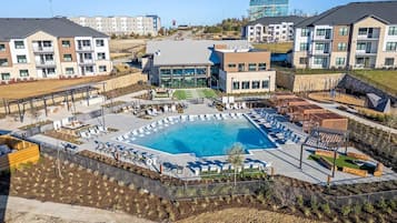 Piscina externa sazonal