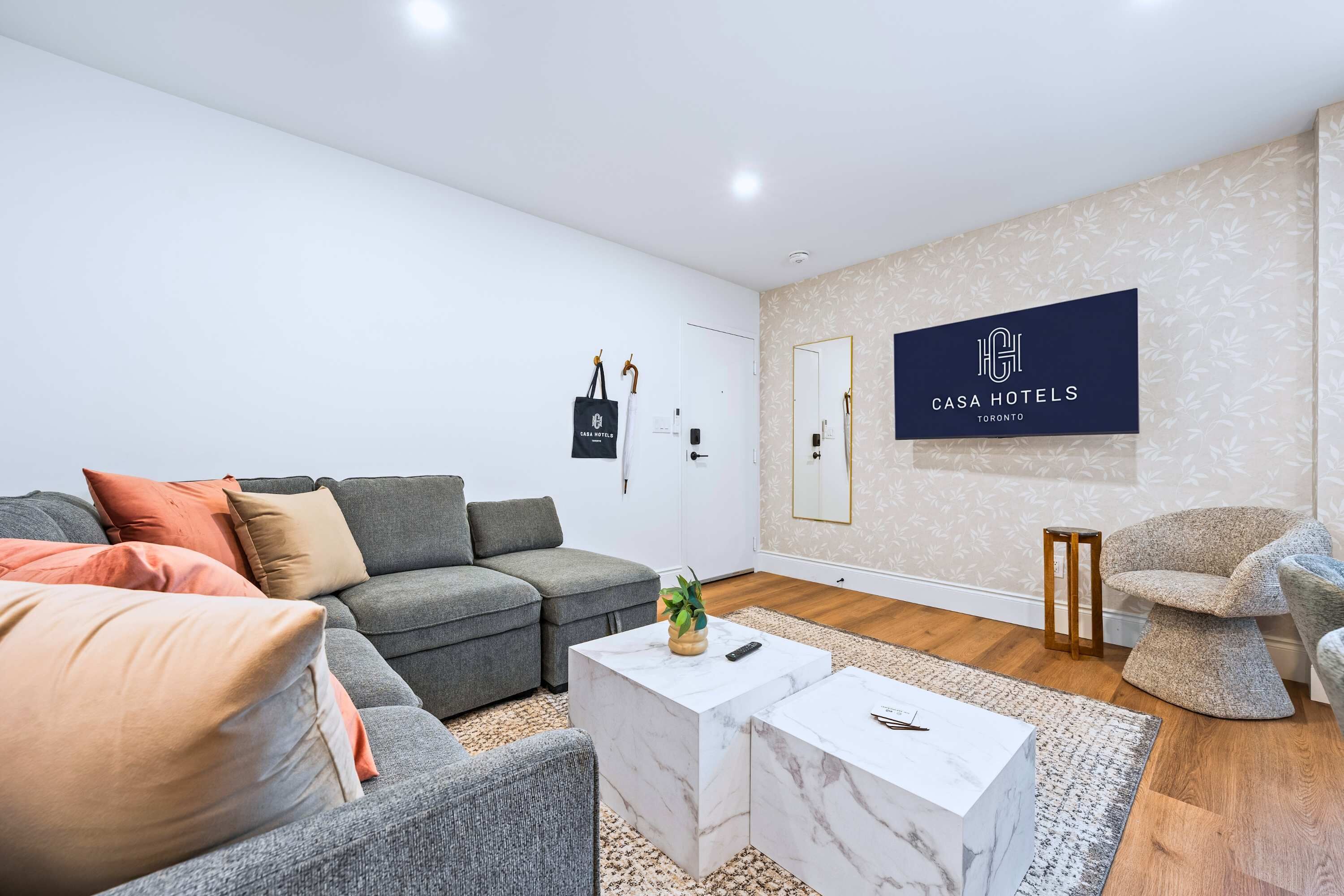 The Gerrard | Modern New Walkable City Stay - Toronto