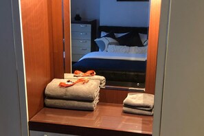 1 quarto, ferro/tábua de engomar, Wi-fi grátis, roupa de cama fornecida 