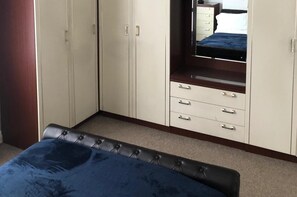 1 quarto, ferro/tábua de engomar, Wi-fi grátis, roupa de cama fornecida 