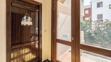 Apartamento, sacada, vista para o jardim | Parte interna