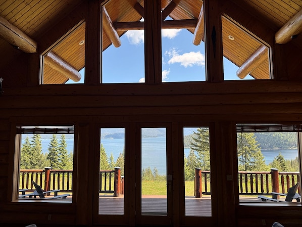 Handcrafted Luxury Lodge with Panoramic Lake View Reviews, Deals ...