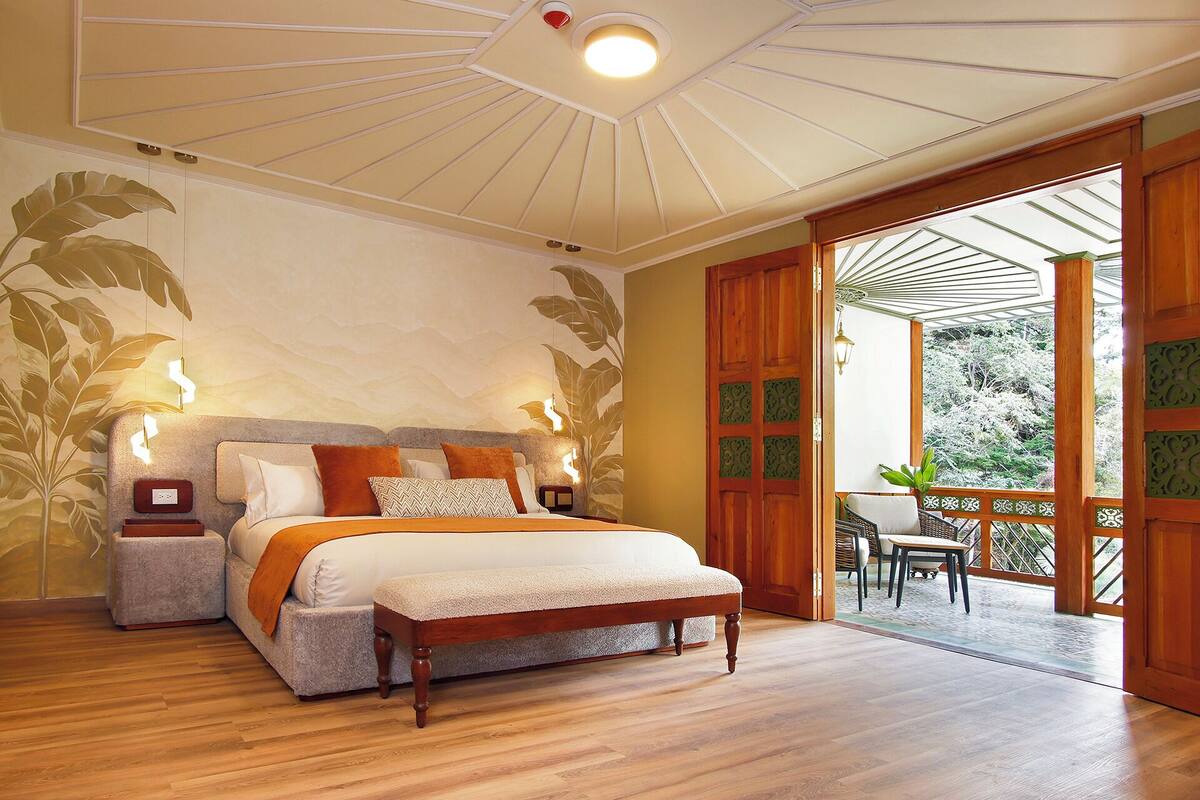 Suite, terraço | Roupa de alta qualidade, edredões de penas, camas de colchão pillowtop