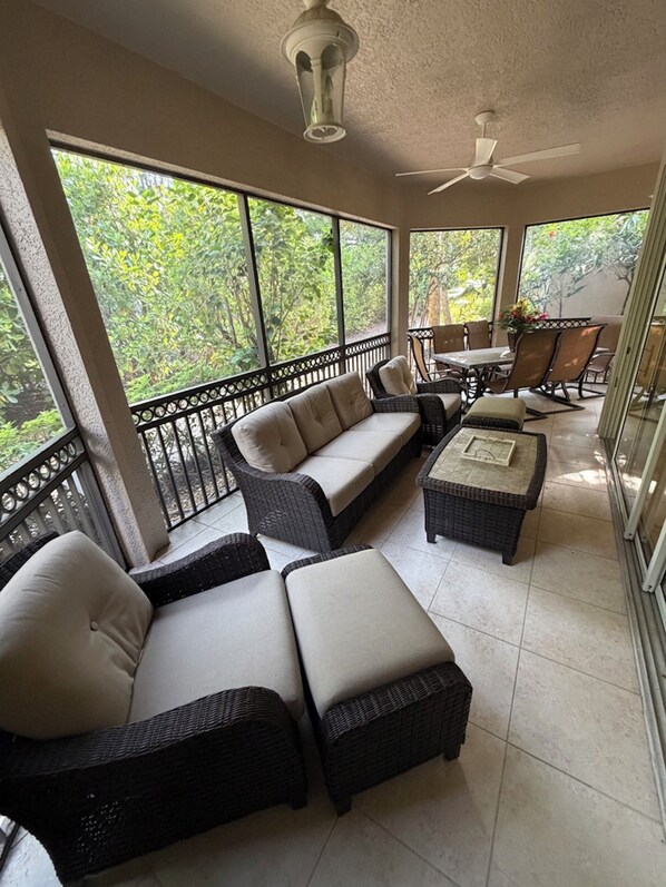 Fiddler's Creek Luxury End-Unit Condo - Pool, Spa, Minutes to Marco ...