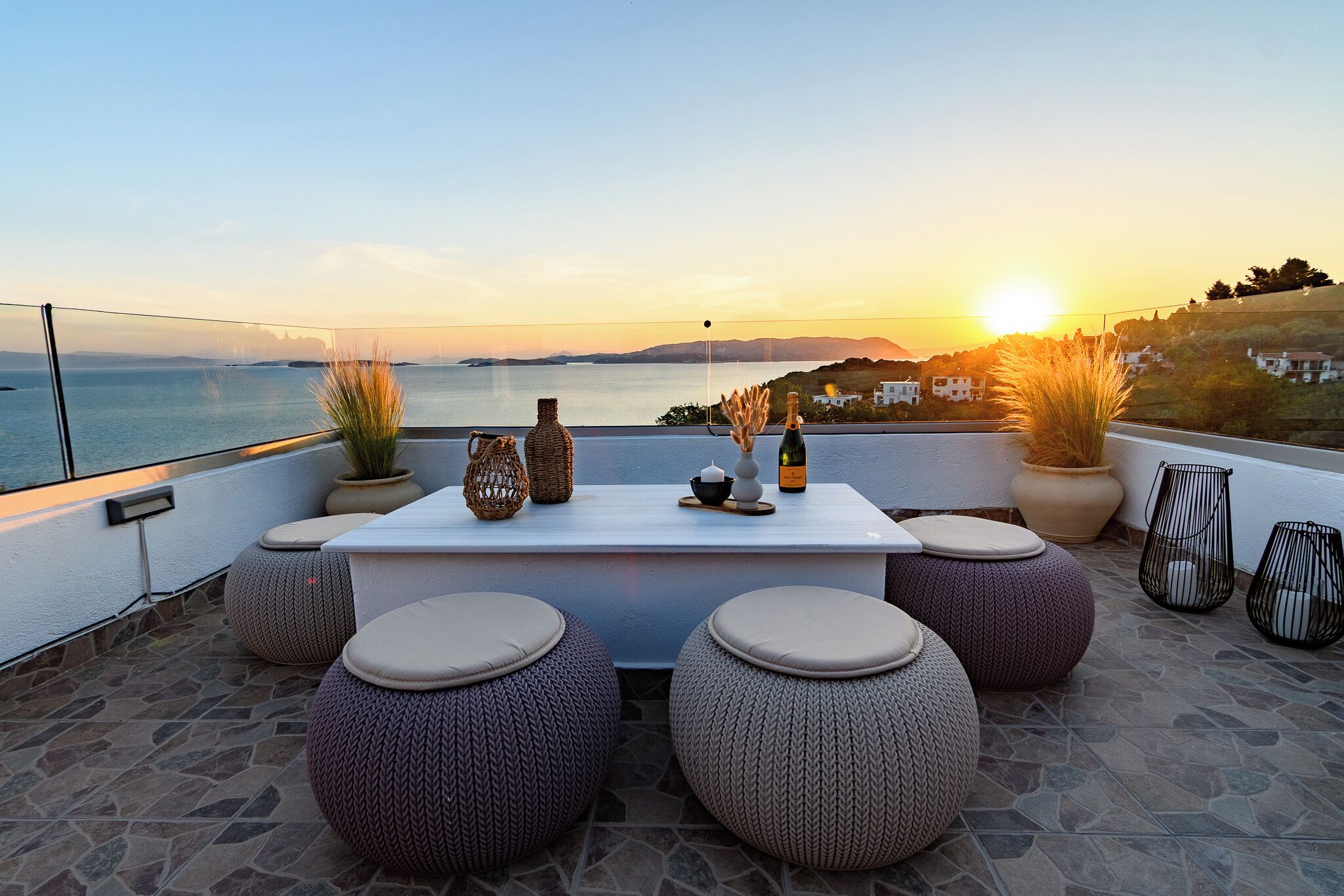 Vila panorâmica, 3 quartos, vista para o mar | Opções para refeição ao ar livre