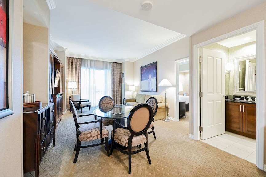 1bd/2ba Balcony No Resort Fee Free Parking E12v3 - Las Vegas