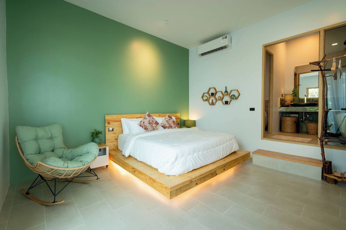 Quarto Deluxe, vista para o mar | Cofre no quarto, secretária, ferro/tábua de engomar, Wi-fi grátis