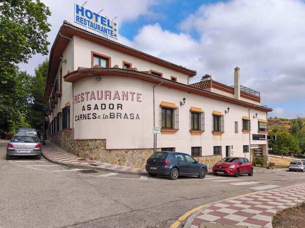 Hotel Balcon De Los Montes - Colmenar
