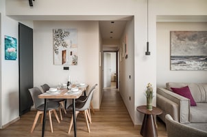 Casa, 2 quartos, terraço, vista para o mar | Sala de estar | Smart TV de 55 polegadas com canais digitais