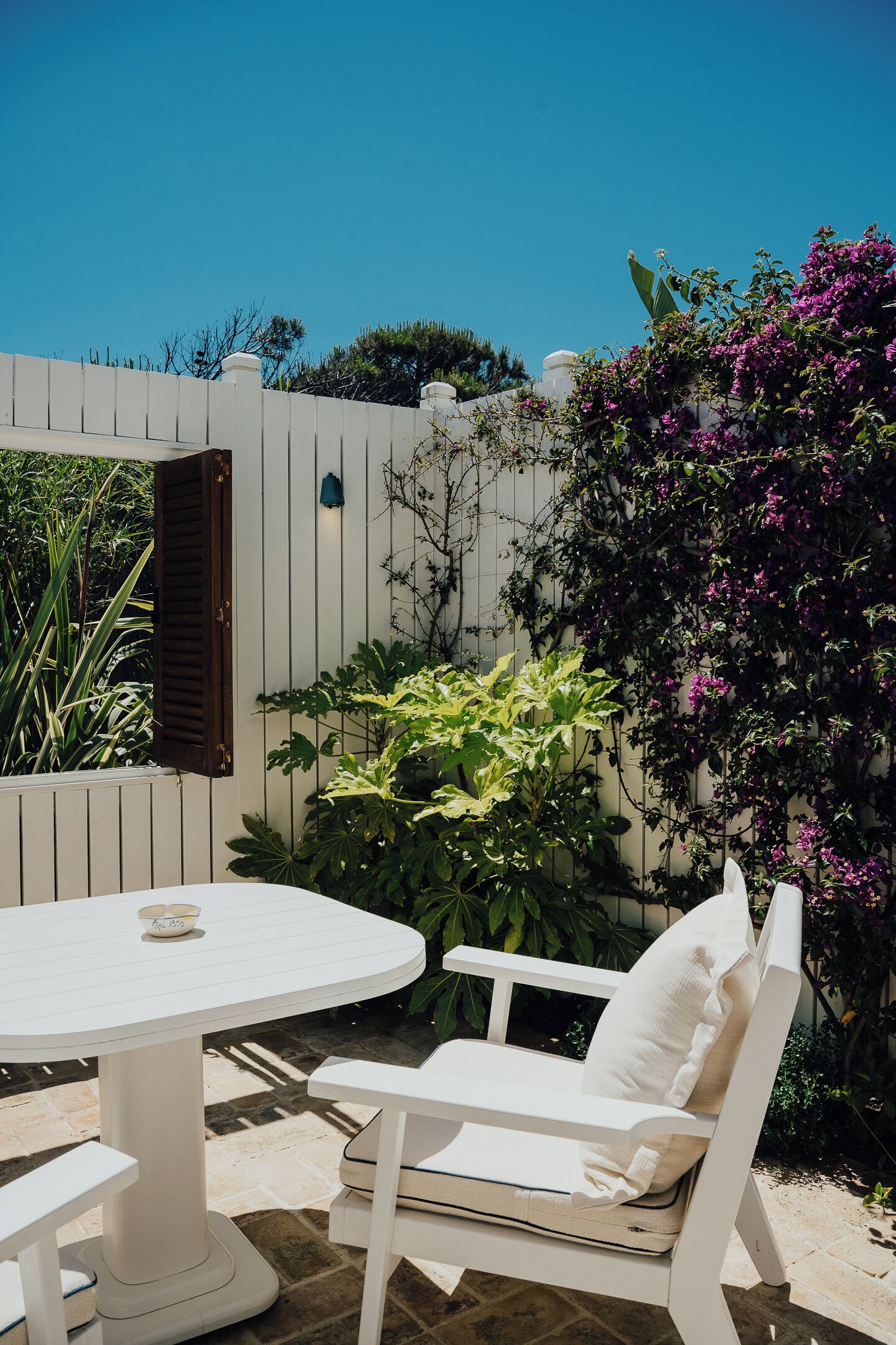 Quarto Deluxe, casa de banho privativa, vista para o jardim | Refeições ao ar livre