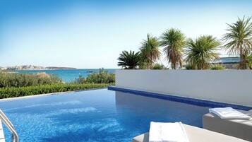 Suíte luxo, vista para o mar | Piscina | Piscina externa