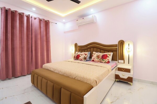 4 Bedroom Farmhouse With Private Pool In Noida - Noida
