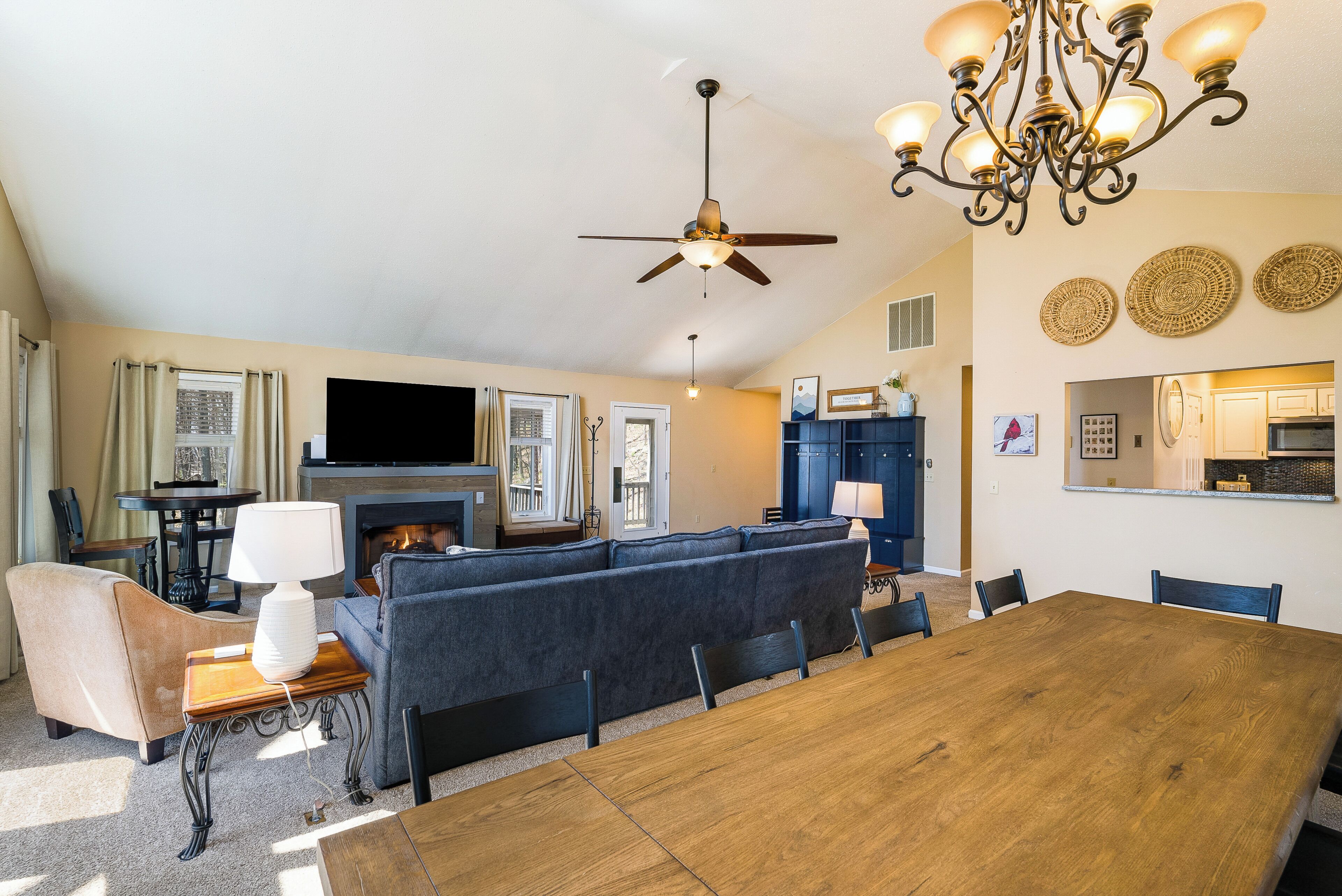Sunrise Cabin, Centrally Located 4br + Dog-friendly, Sleeps 11 - Wintergreen, VA