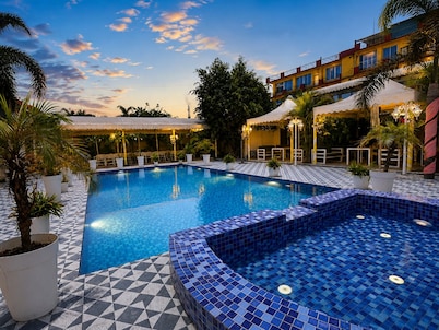 Landmark Rewa AM Hotel Kollection