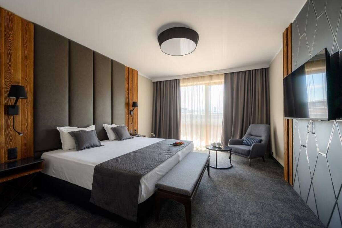 Quarto casal executivo, sacada, vista para o jardim | Cofres nos quartos, quartos à prova de som, Wi-Fi de cortesia