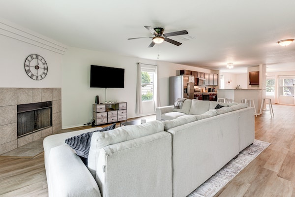 Pool Table & Patio! Group Hub, 4 Mi To Seaworld - San Antonio, TX
