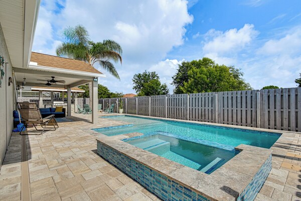 Pool, Hot Tub, Outdoor Kitchen Near Cocoa Beach - Indian River, FL