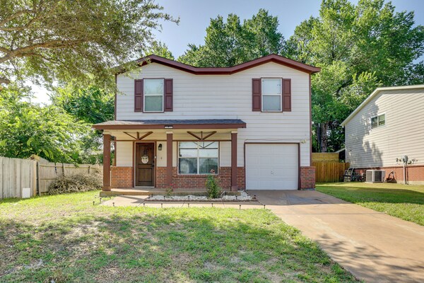 Pets Welcome! Wilmer Haven W/ Private Yard & Patio - Palmer, TX