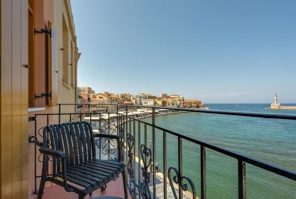Leo - 2 Bedroom Apartment Overlooking - Chania