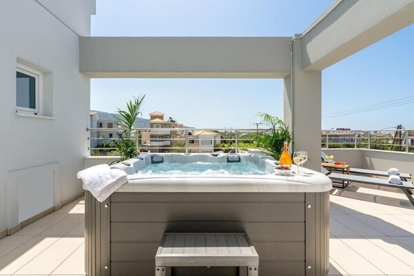Villa Isabella - Rooftop Jacuzzi - Chania