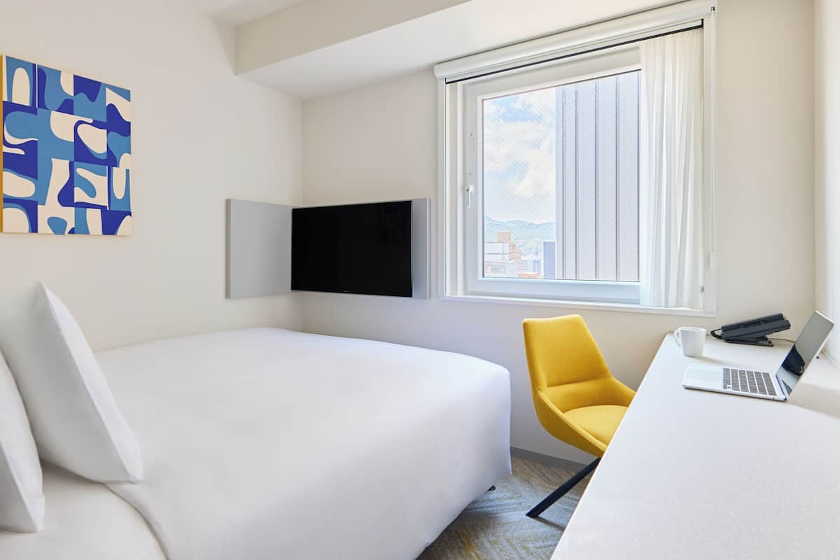 Quarto Standard (Free Breakfast) | Edredões de penas, cofre com capacidade para portátil, secretária