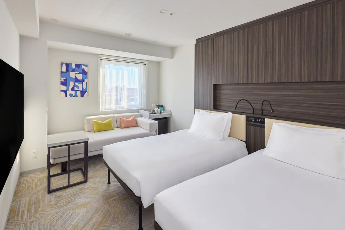 Quarto Standard, 2 camas individuais (Sofa Bed With Free Breakfast) | Edredões de penas, cofre com capacidade para portátil, secretária